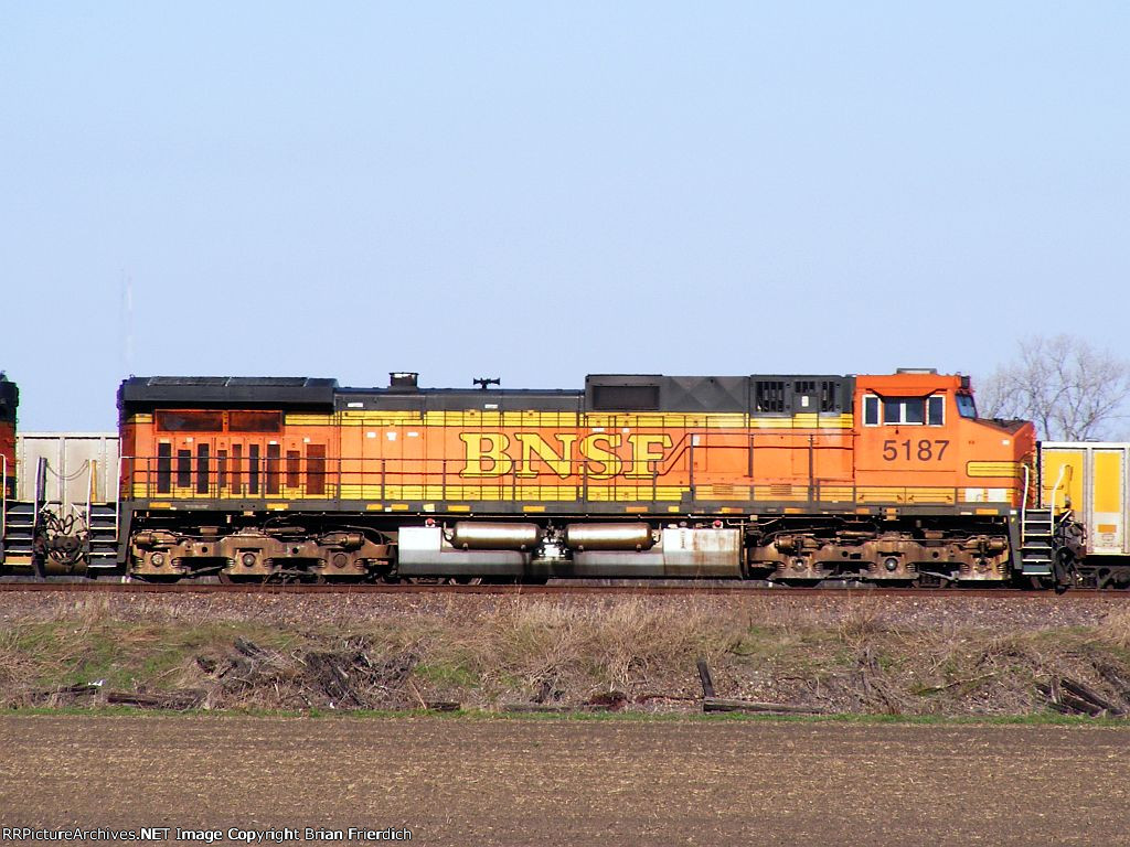 BNSF 5187